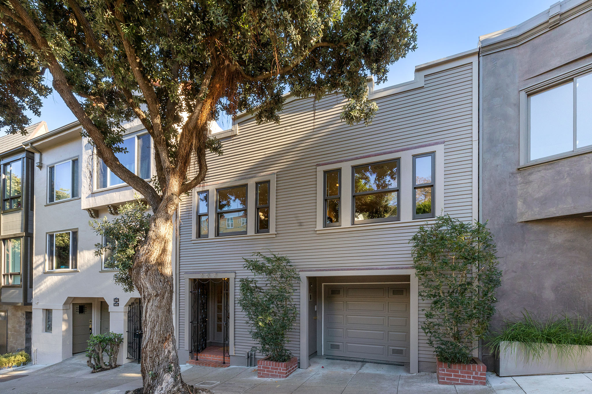 267 Roosevelt Way - Droubi Team